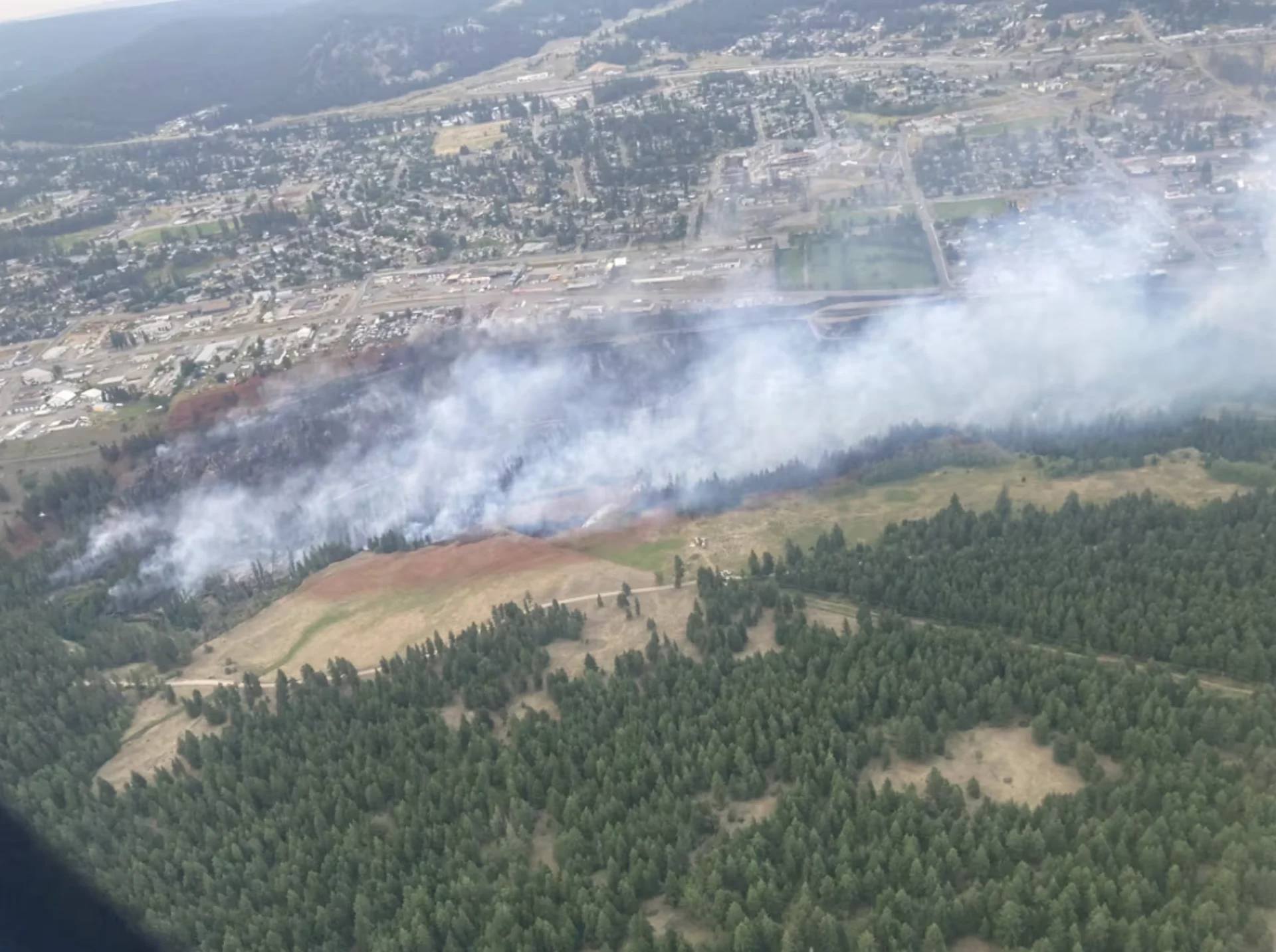 Buildings in Jasper in flames after wildfire reaches town - The Weather ...