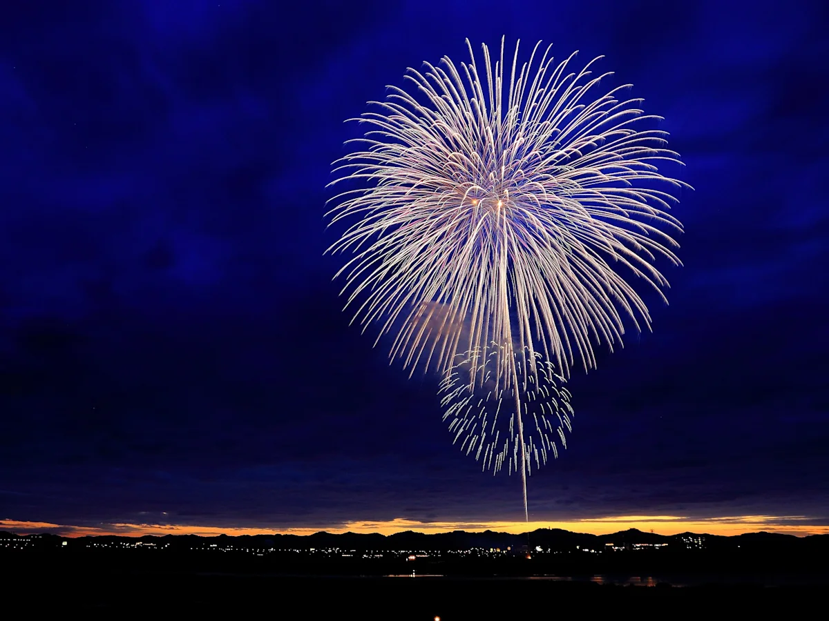 The pyrotechnic science behind Victoria Day firework displays - The ...