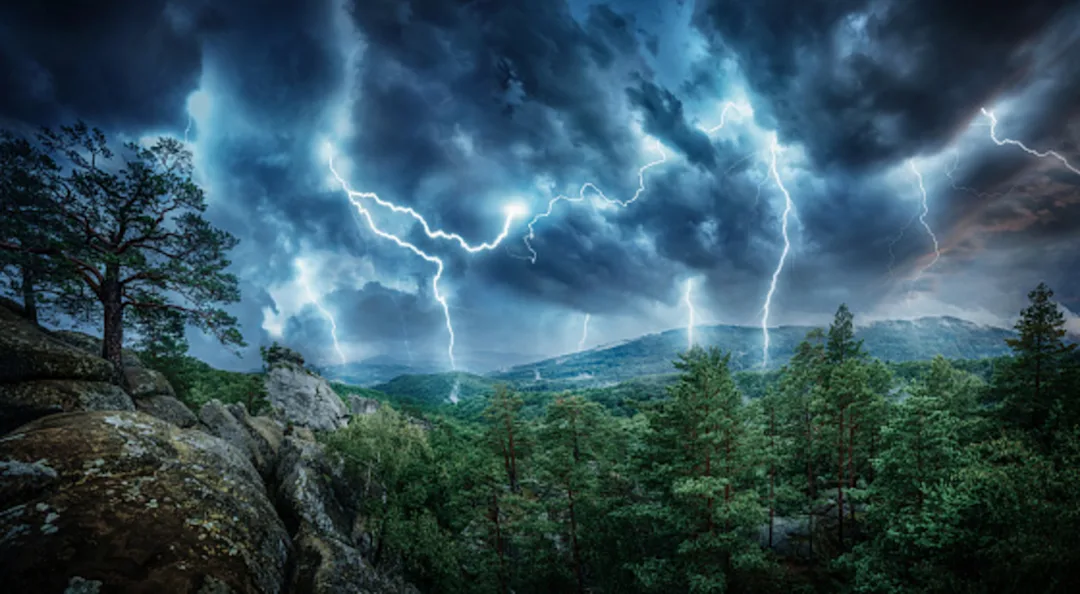 Is it safe to shower during a thunderstorm? - The Weather Network