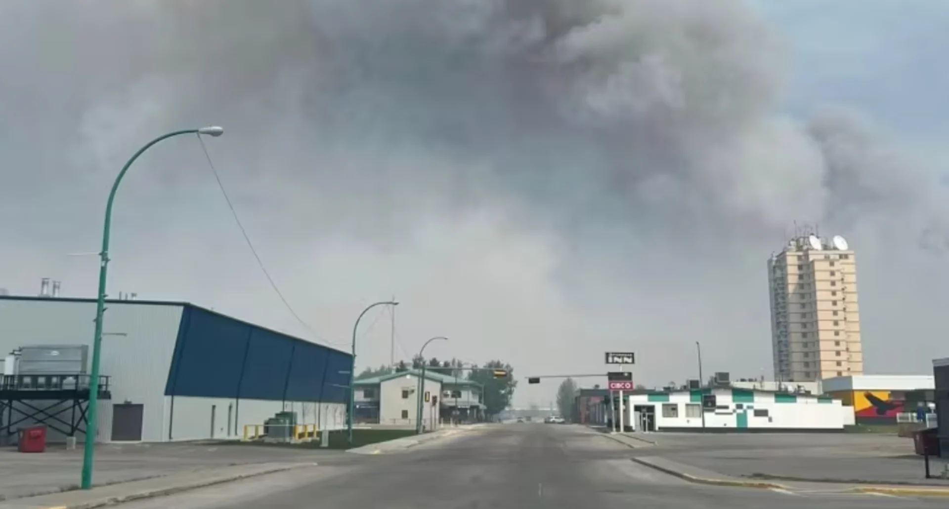 Public advised to not go near Besnard Lake, Sask., due to intense fire ...