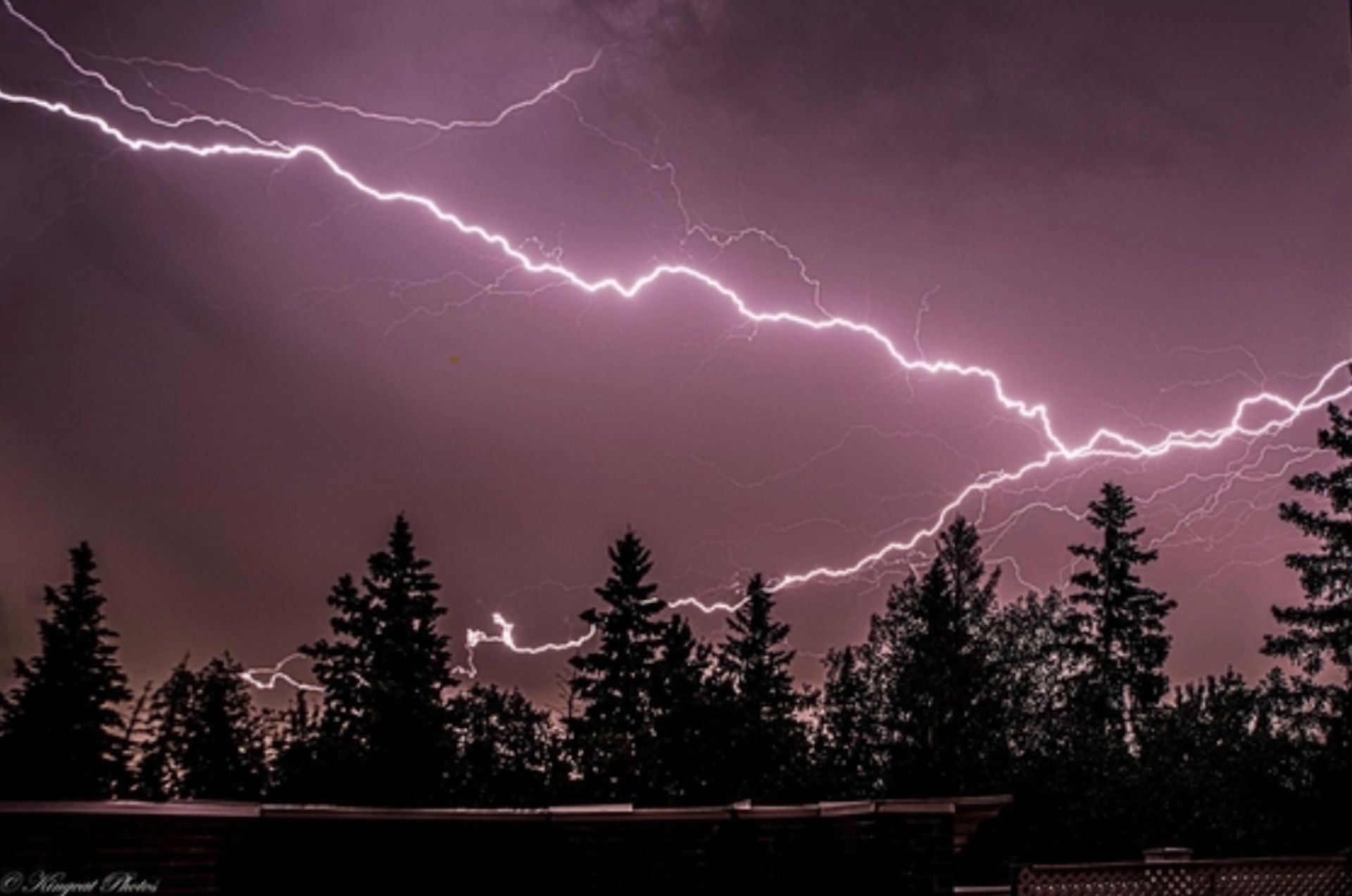Winds of change bring Alberta warmth, gusty conditions and storm risk ...