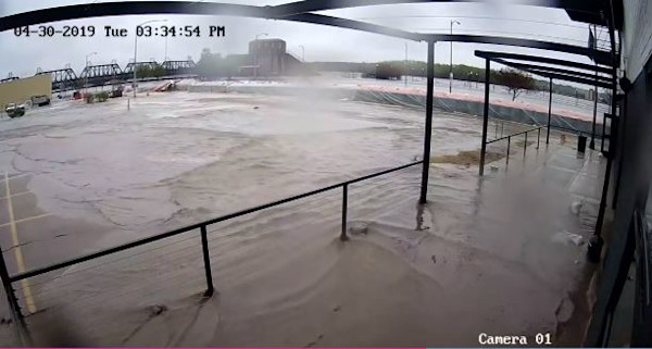 Watch a levee burst flood an Iowa town in under 5 minutes - The Weather ...