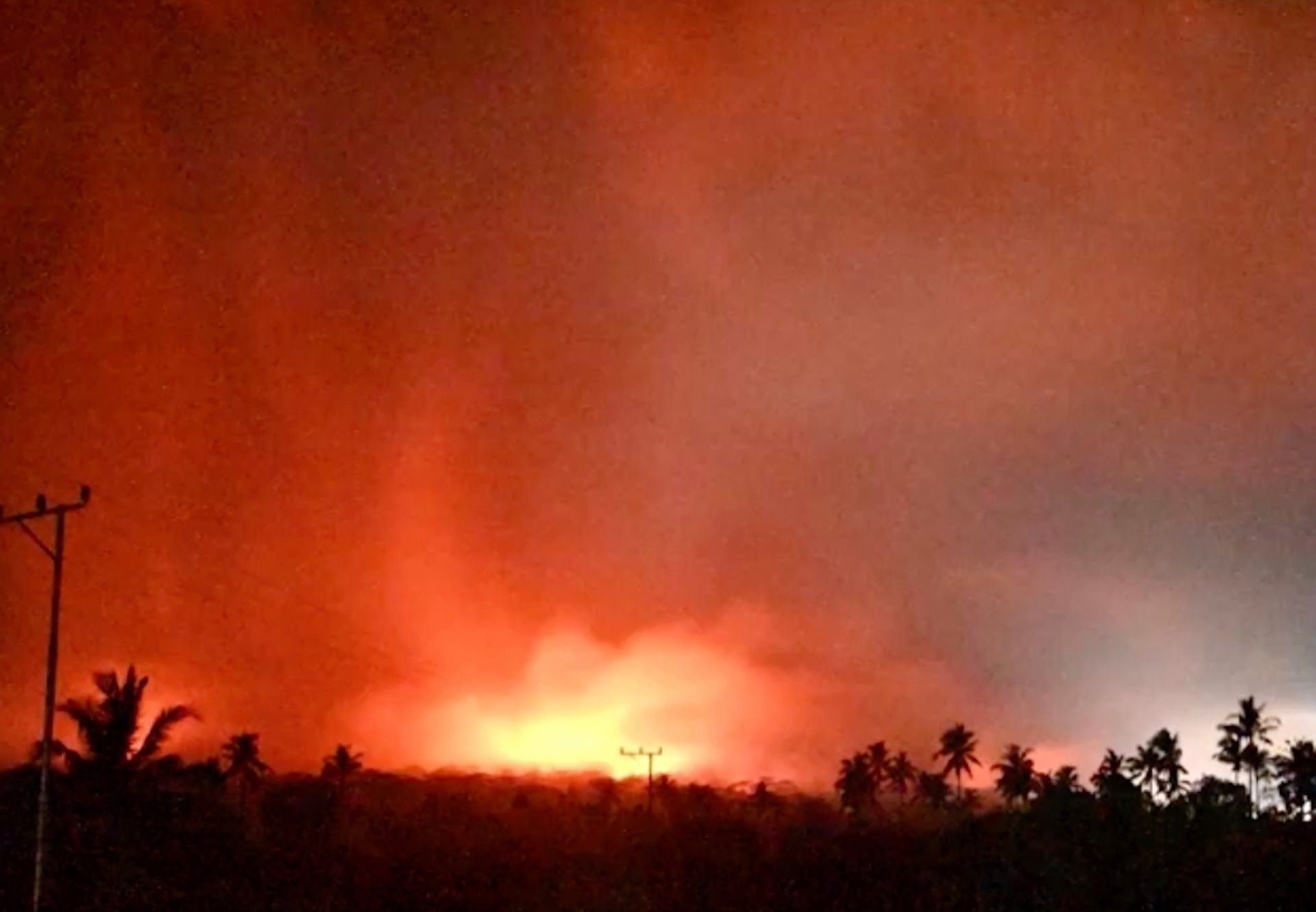 Indonesia's Mount Lewotobi Laki-laki volcano erupts, killing 10 people ...