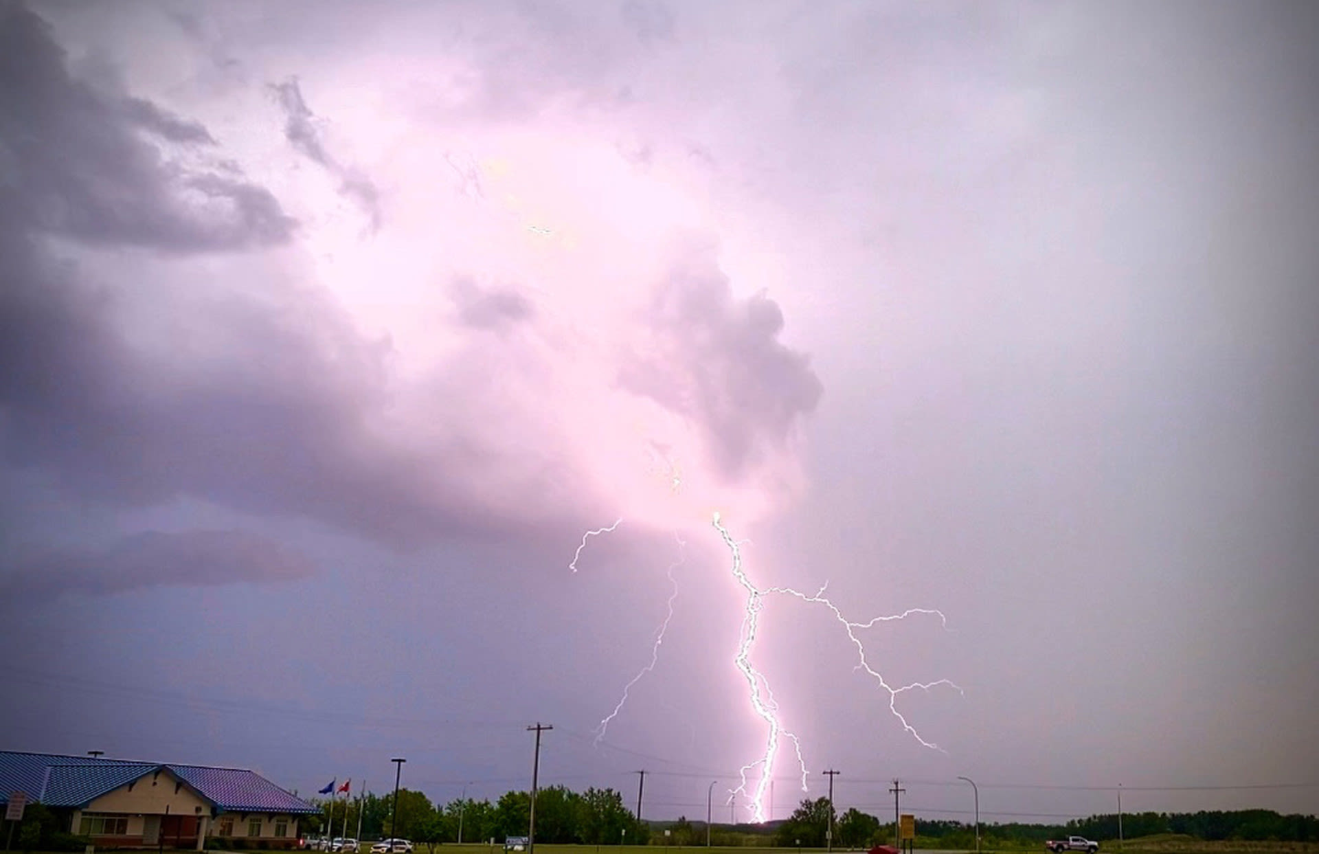 Storm chances subside on the Prairies but wildfire smoke still ...