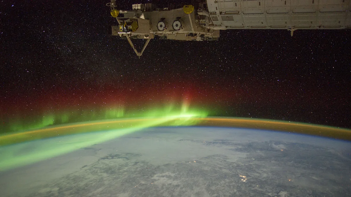 How do the Northern Lights shine? Here's the science behind auroras ...