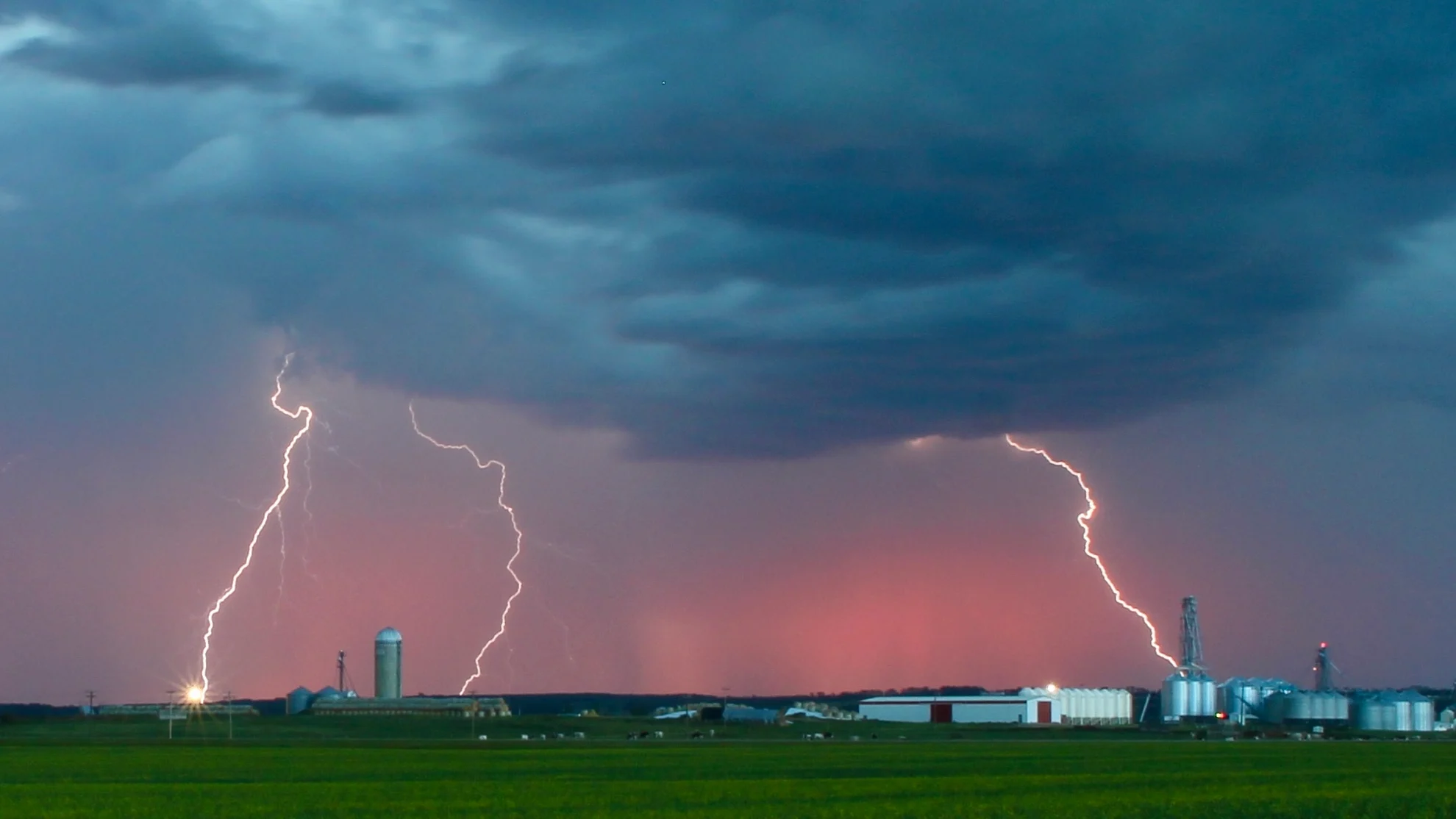 Lightning strikes link weather on Earth and weather in space - The ...
