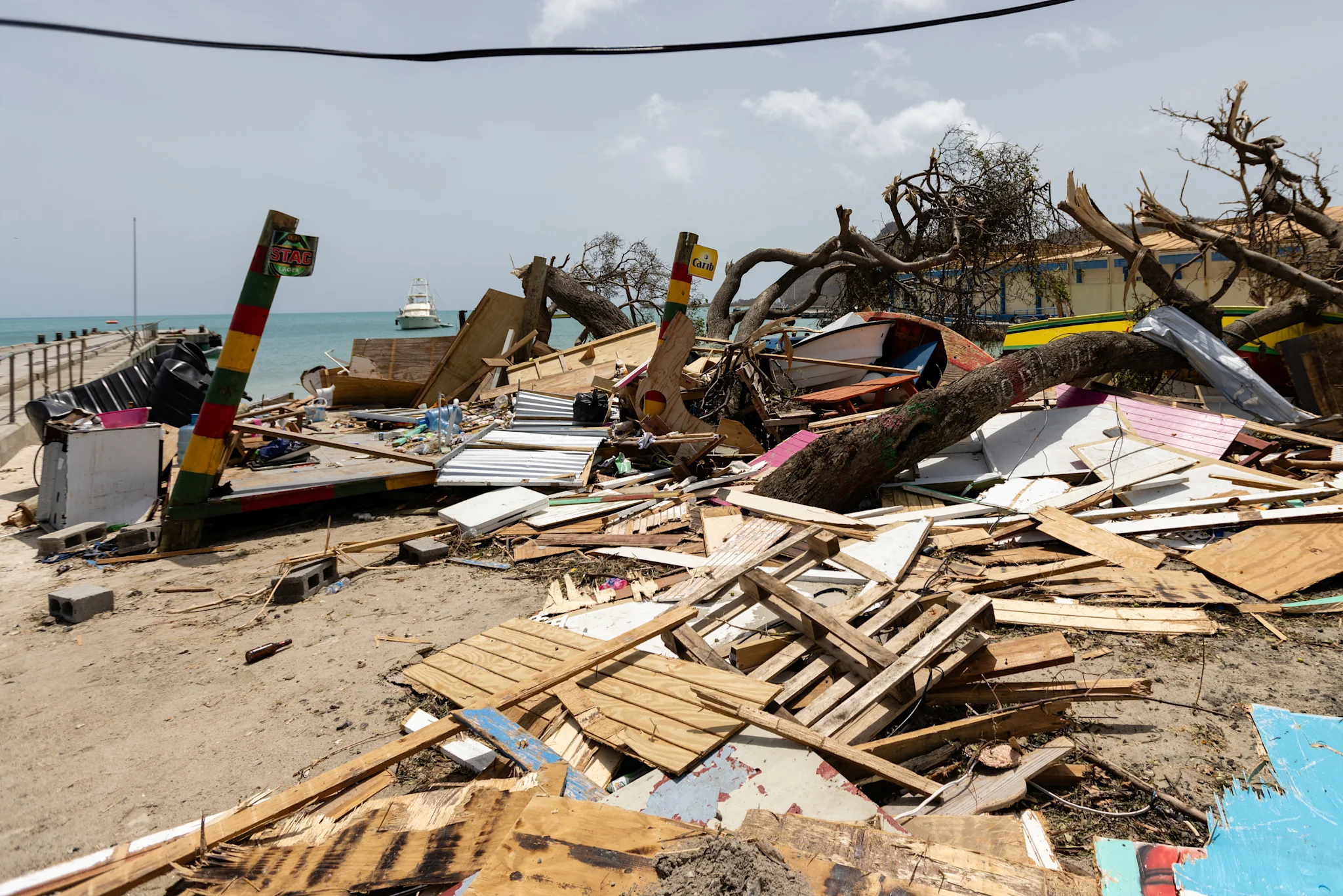 Hurricane Beryl strikes Jamaica as death toll creeps up, destruction ...