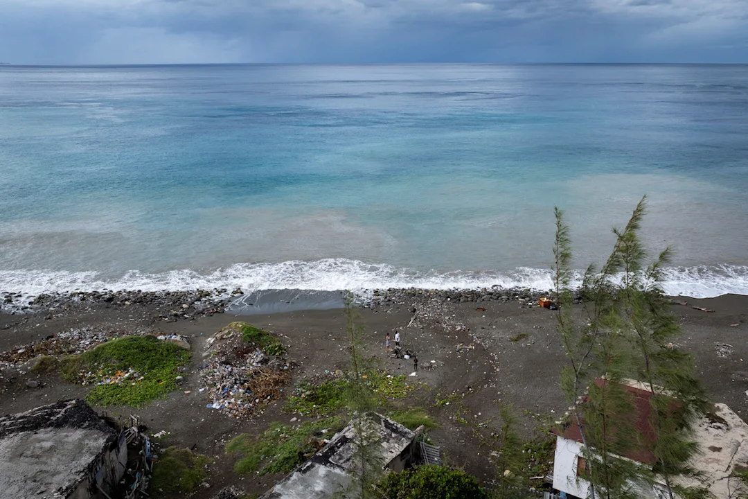 Hurricane Beryl strikes Jamaica as death toll creeps up, destruction ...