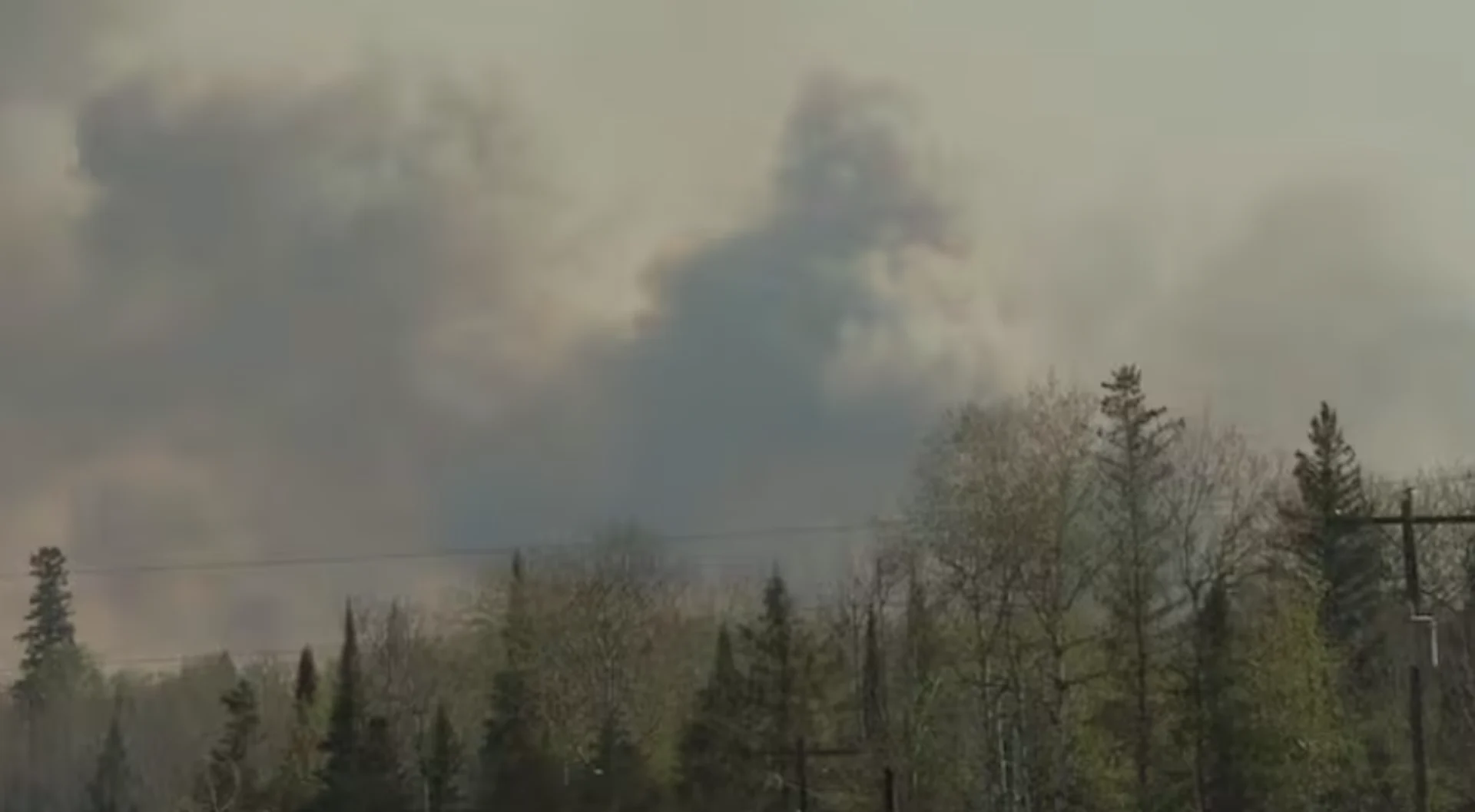 Widespread wildfire smoke prompts air quality alerts in Manitoba - The ...