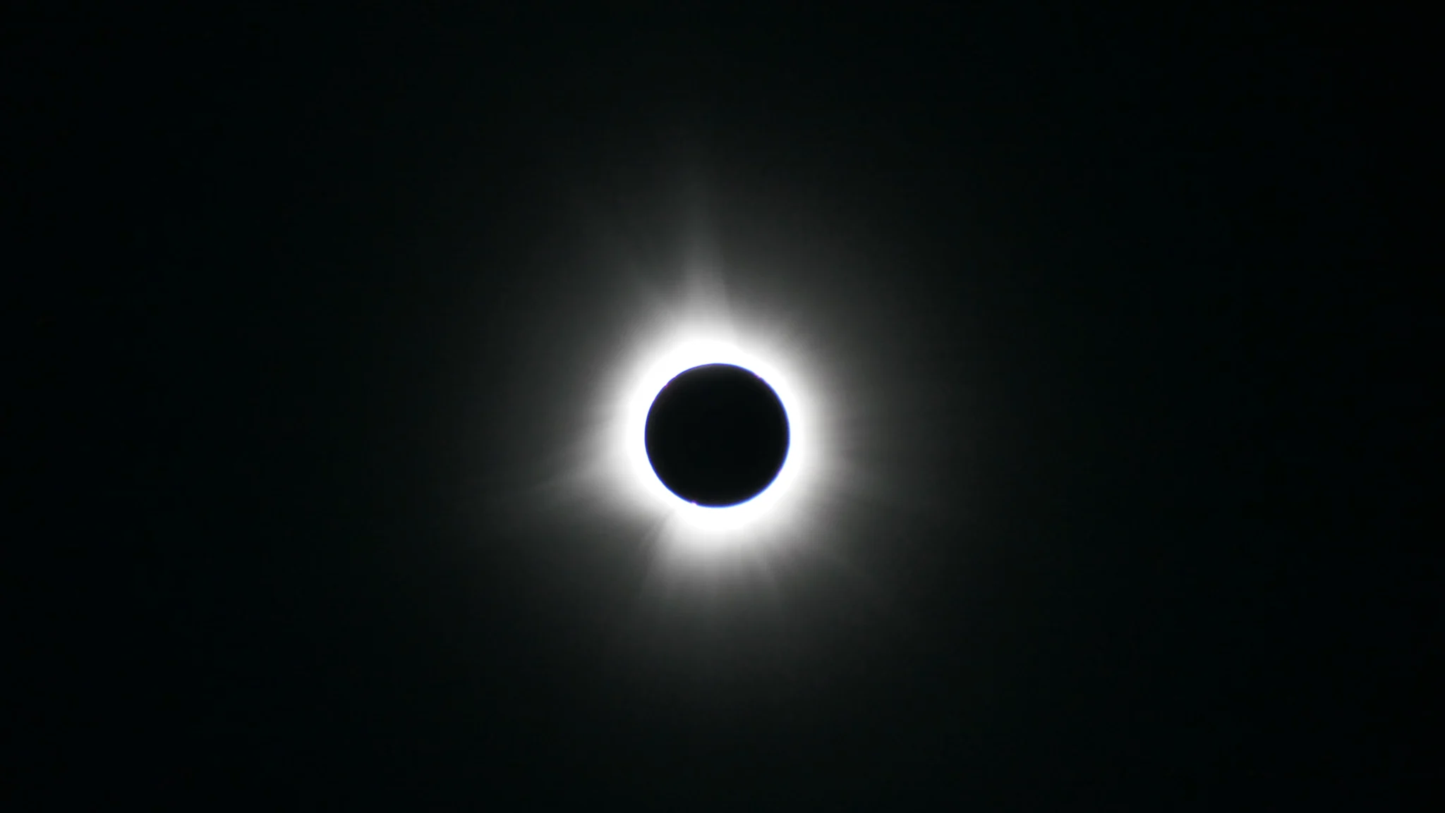 Revoyez les images de l'éclipse totale au Québec - MétéoMédia