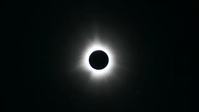 C'était le 8 avril 2024 : revoyez les images de l'éclipse solaire ...