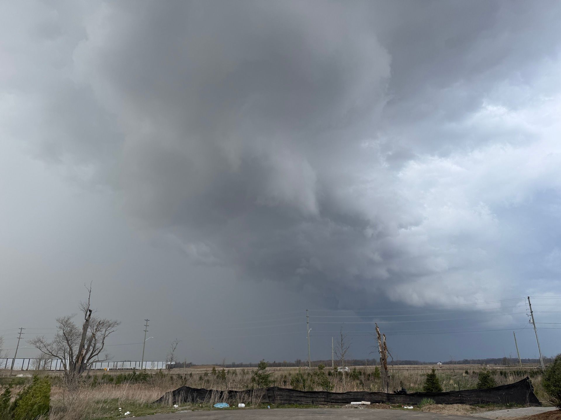 Severe thunderstorms cut power to thousands across southern Ontario ...